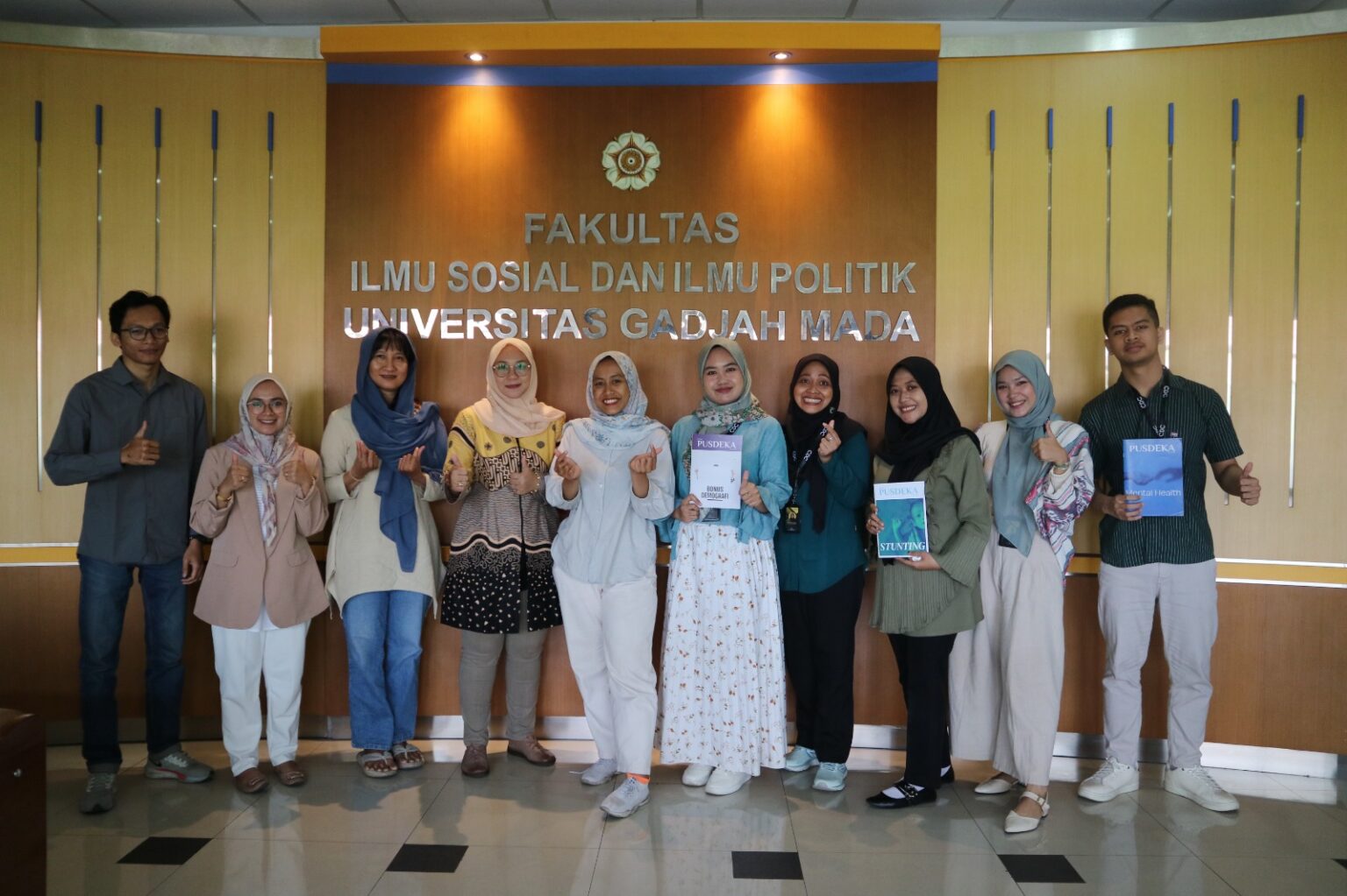 Tim Pusdeka Studi Banding ke FISIPOL Crisis Center - Pusdeka